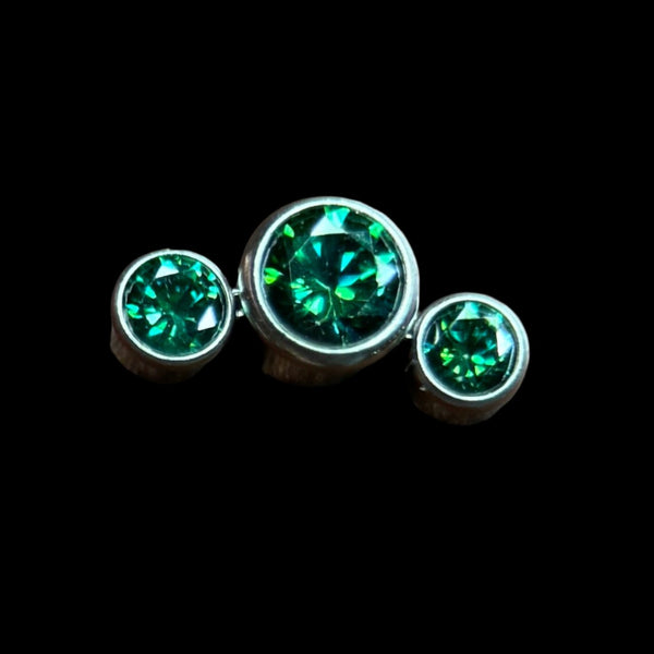 Sm 3 gem Green Cluster Ti. – Tine Piercing