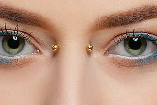 Bridge Piercing – Tine Piercing